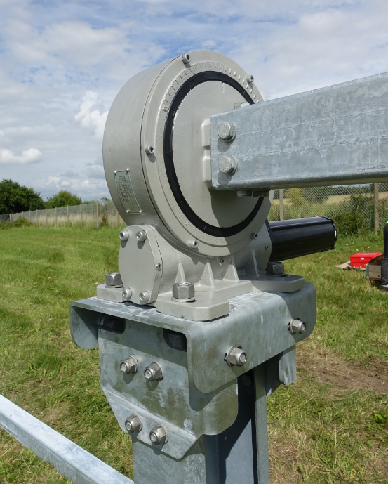 VE9 Vertical Mounted Solar Slew Drive With Output Torque 4300 Nm For ...