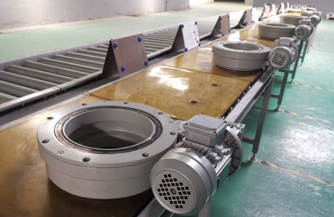 Single Enveloping Worm Gear Slew Drive , Self Locking And IP66 Grade ...