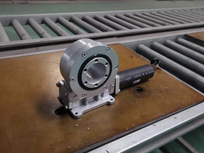 Double Enveloping Electric Slew Drive For Horizontal Single Axis Solar ...